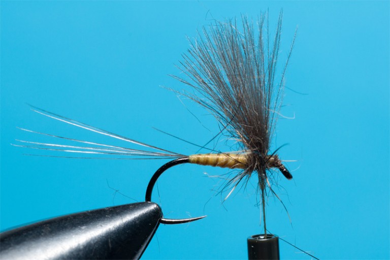 Increase the visibility for dry flies - Fly Tying
