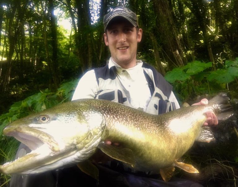 Jan Rozman and his Slovenian scuds - Fly Tying