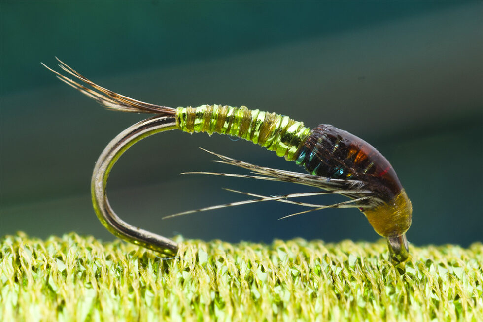 Cripple Baetis tied with Diamond Body Thread - Fly Tying